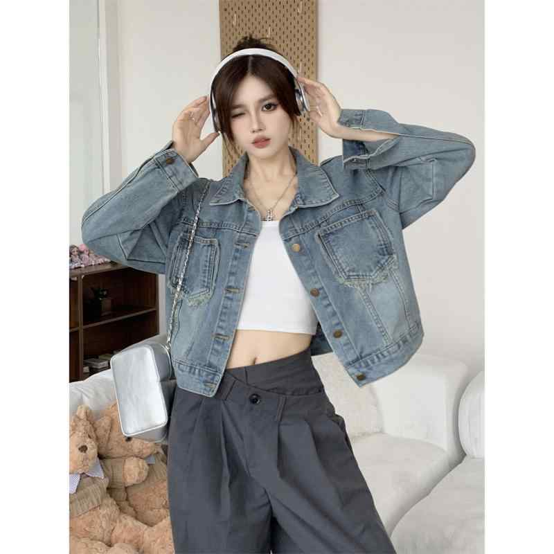 ・素材: デニム・主素材成分: コットン・主素材含有率: 95%以上・柄: 幾何学模様・シルエット: ルーズ・厚み: 中厚・着丈: 普通(50cm超65cm以内)・袖丈: 長袖・袖型: ドルマンスリーブ・襟型: ポロ襟・デザイン要素: 配色...