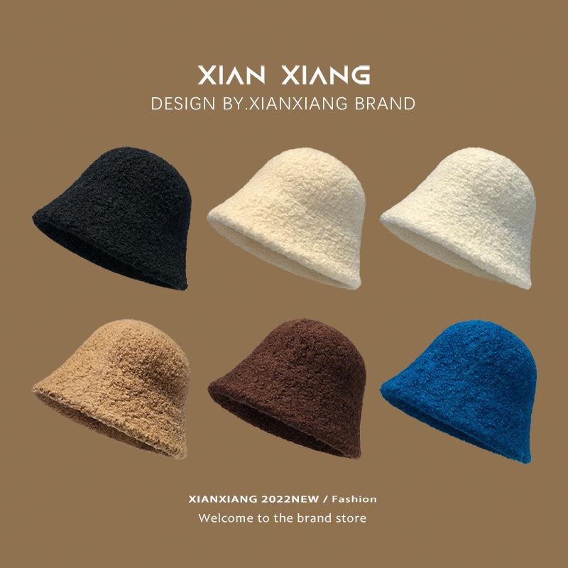 ・素材名: ラムウール・主素材: ウール・主素材含有率: 10%以下・カラー: ブラック, アンズ, ミルクホワイト, キャメル, ブラウン, ピーコックブルー・サイズ: 調整可能（55-59cm）・機能: 保温, 防風・トップスタイル: ...