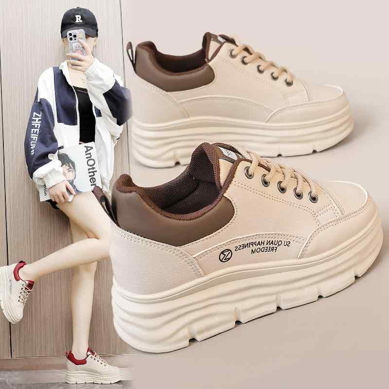 ・アッパー素材: 合成皮革・ソール素材: ゴム・対象性別: 女性・シューズハイト: ミッドカット(3-7cm)・ソール加工: 注入成形・皮質特徴: スムースレザー・着用方法: フロントレース・トレンド要素: レザースプライス・機能: 通気性...