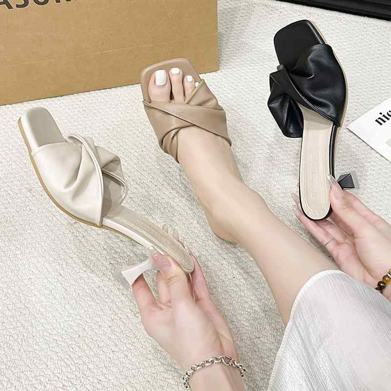 ・カラー: ブラック,オフホワイト,カーキ・サイズ: 35,36,37,38,39,40,41・表面素材: ポリウレタン・ソール素材: ゴム・ライニング素材: ポリウレタン・トゥ形状: スクエアトゥ・スタイル: カジュアル・着用方法: スリッポン