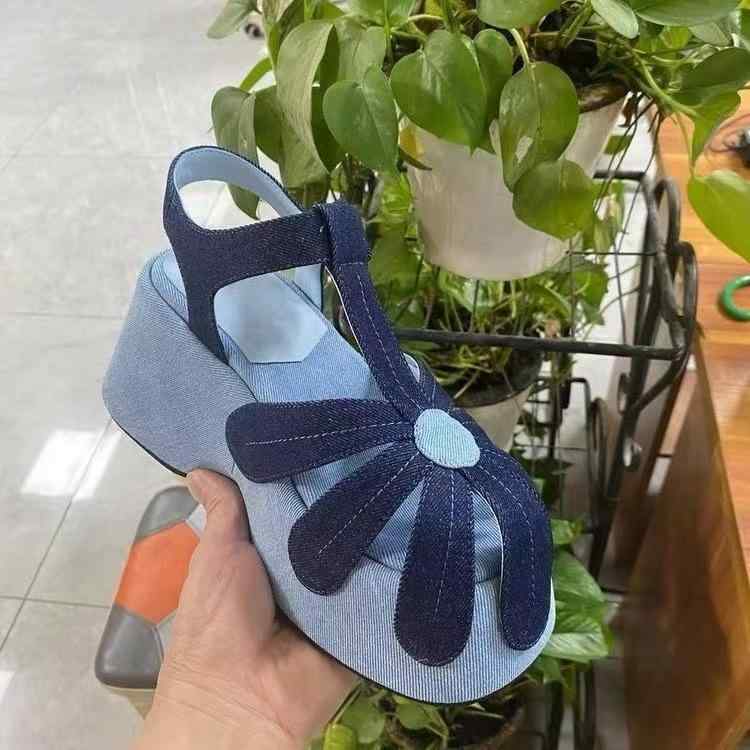 ・色: ブラック,ブルー・サイズ: 35,36,37,38,39,40・アッパー素材: デニム・トゥ形状: ラウンドトゥ・スタイル: ローマスタイル・ソール素材: ラバー・ライニング素材: PU・クロージャー: バックル・ヒール高: 3-6...