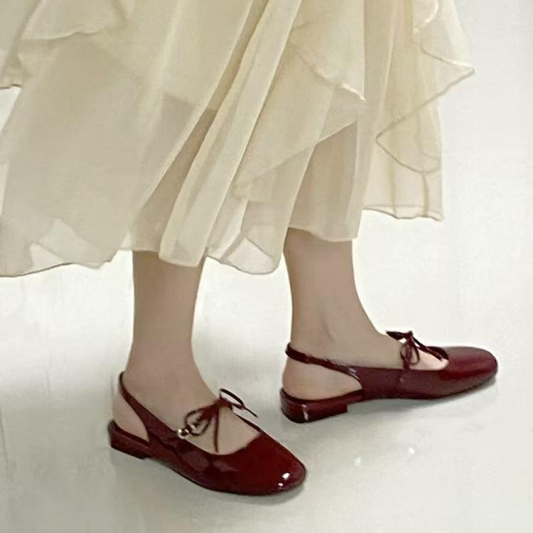 ・カラー: シルバー,レッド,ブラック・サイズ: 35,36,37,38,39・アッパー素材: PU・トゥ形状: ラウンド・スタイル: スイート・ソール素材: ラバー・ライニング素材: PU・着用方法: スリッポン・ヒール高: 3cm未満・...