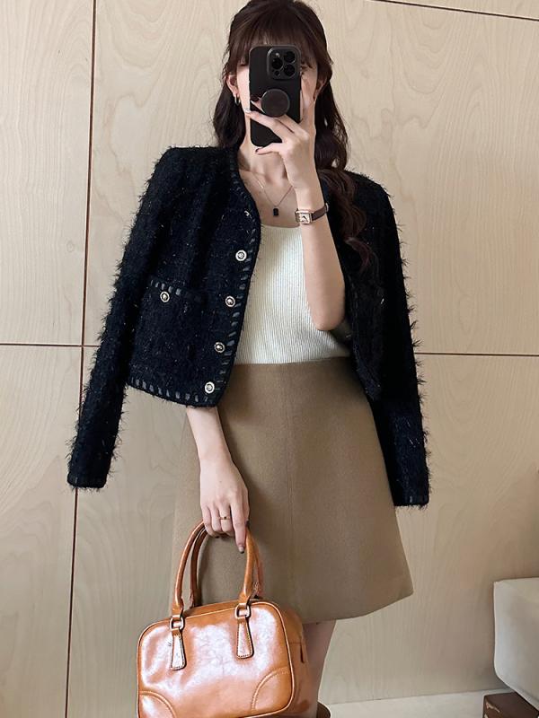 ・素材: ポリエステル 80-90%、その他 30%以下・生地: ツイード・厚み: 中厚・シルエット: レギュラー・着丈: 短め (40-50cm)・襟型: クルーネック・袖丈: 長袖・加工: パッチワーク/スプライス・色: ブラック・サイ...