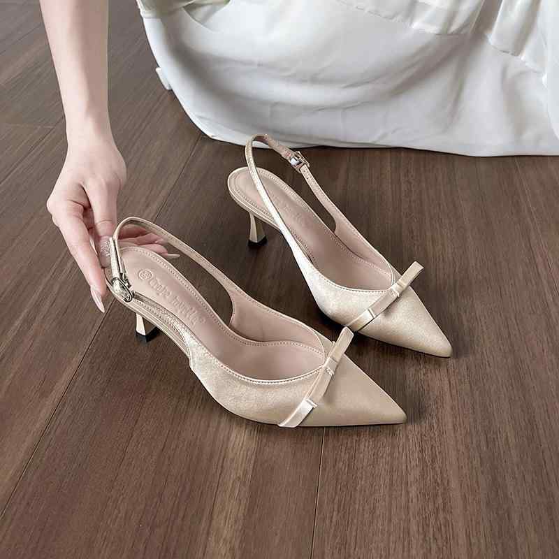 ・カラー: シャンパン色,黒・サイズ: 34,35,36,37,38,39,40・アッパー素材: サテン・トゥ形状: 尖頭・スタイル: 淑女・ソール素材: ゴム・ライニング素材: 羊革・クロージャー: バックル・ヒール高さ: 6-8cm・ヒ...