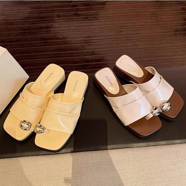 ・カラー: ブラック,シルバー,オフホワイト・サイズ: 35,36,37,38,39,40・タイプ: スプリットトゥ・アッパー素材: 牛革・スタイル: フレンチ・トゥ形状: スクエアトゥ・ソール素材: ラバー・内側素材: 豚革