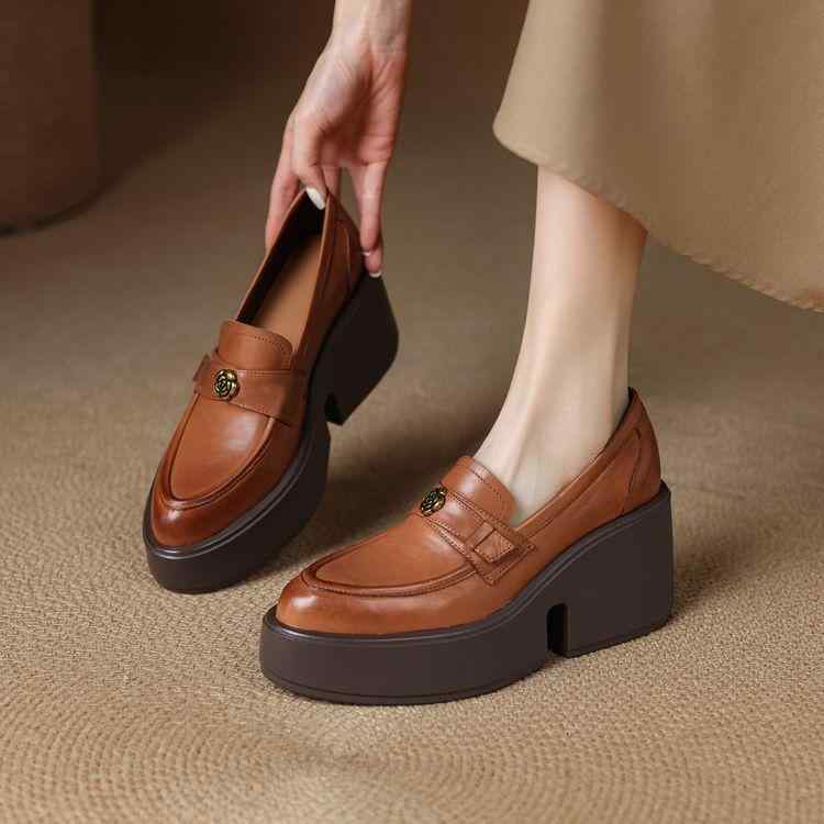 ・カラー: ブラック,ブラウン・サイズ: 34,35,36,37,38,39・デザイン要素: ベルト飾り,バックル,防水プラットフォーム・トゥ形状: ポイントトゥ・アッパー素材: 牛革・レザー特徴: トップグレインレザー・ヒール高: 6-8...