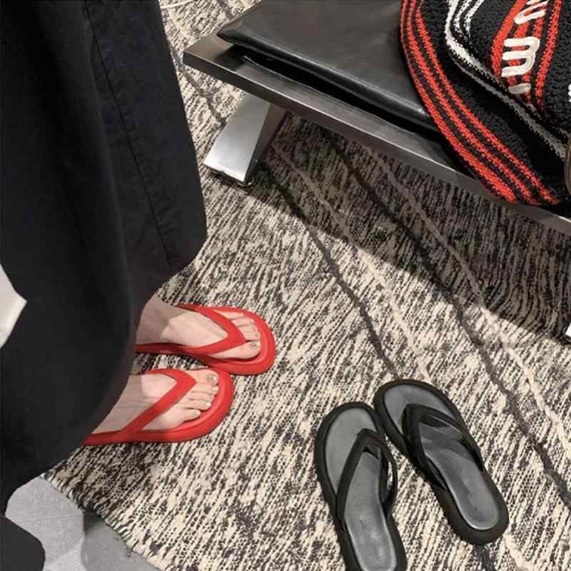 ・カラー: ブラック、レッド、ホワイト、イエロー・サイズ: 35,36,37,38,39,40・アッパー素材: 二層牛革・形状: 人字型・トゥ形状: オープントゥ・スタイル: 韓国版・アウトソール素材: ラバー・ライニング素材: 頭層豚革・...