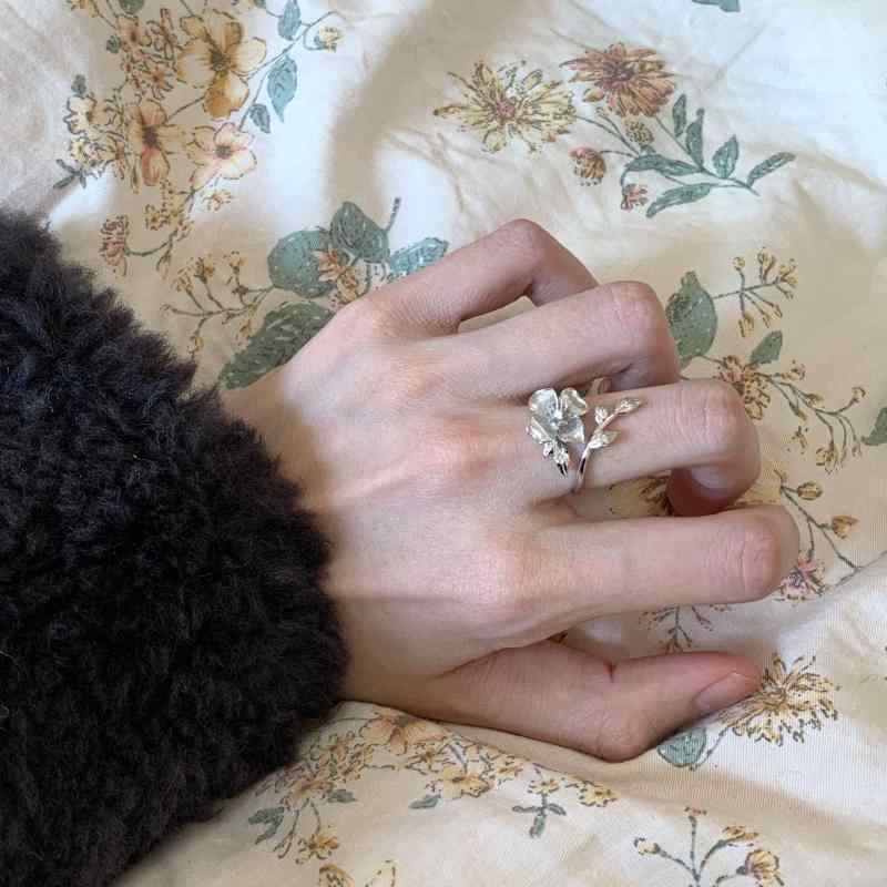 ・素材: シルバー・素材純度: 925シルバー・色: ホワイトゴールド・サイズ: 調整可能・デザイン: 花モチーフ・加工: ダイヤ埋め込み・スタイル: スイート・スタイル分類: 清新スイート・対象: 女性用・流行要素: 花,花びら・流行要素...