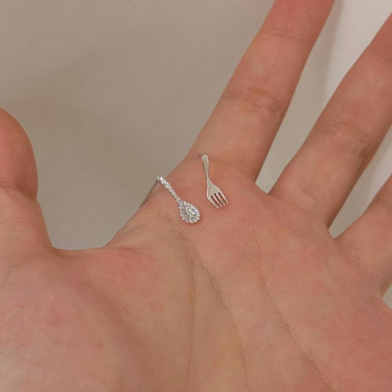 ・素材: シルバー・純度: 925シルバー・加工: ダイヤモンドインレイ・カラー: ホワイト・デザイン: 不規則・スタイル: ナチュラル・対象: 女性