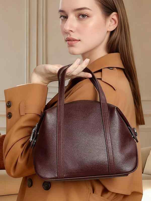 ・カラー: ブラック,ブラウン・スタイル: アーバンシンプル・素材: 本革・皮質特徴: 頭層牛革・バッグタイプ: トートバッグ・バッグサイズ: 中型・裏地: ポリコットン・形状: 円筒型・開閉方式: ジッパー・内部構造: ジッパー隠しポケッ...