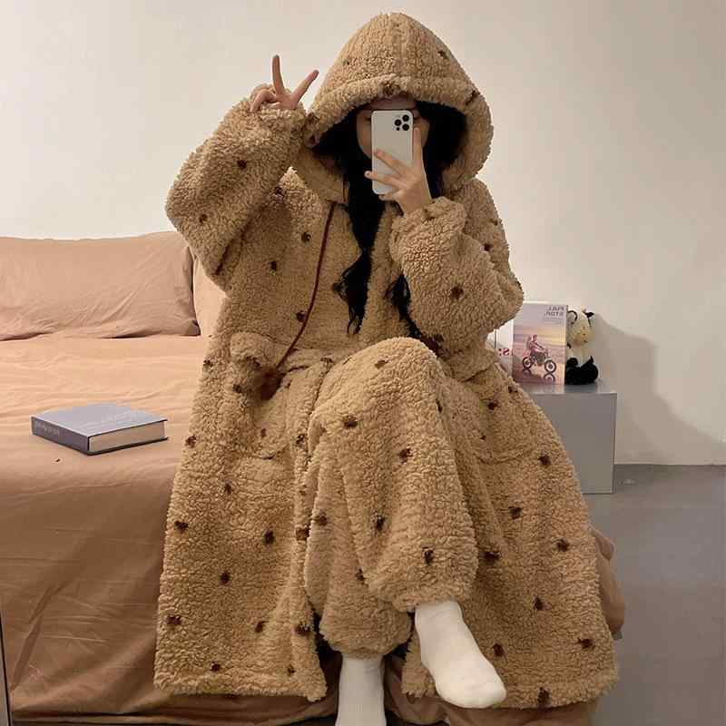 ・素材名: コーラルフランネル・スタイル: 刺繍、ポケット・主素材成分: ナイロン・主素材含有率: 90-95%・厚さ: 加厚・袖丈: 長袖・パンツ丈: 長ズボン・機能: 保温・色: ブラウンドット・サイズ: 女M(45-50kg)、女L(...