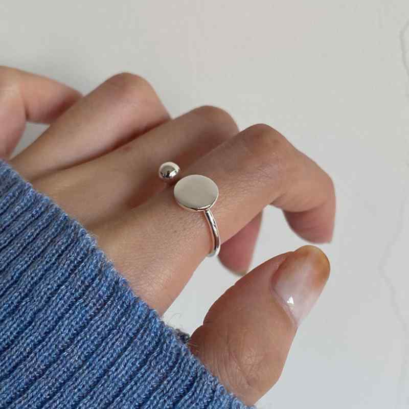 ・素材: シルバー・加工: メッキ・カラー: シルバー・サイズ: 調整可能・形状: ジオメトリック・デザイン: 円形・純度: 925シルバー・対象: 女性用