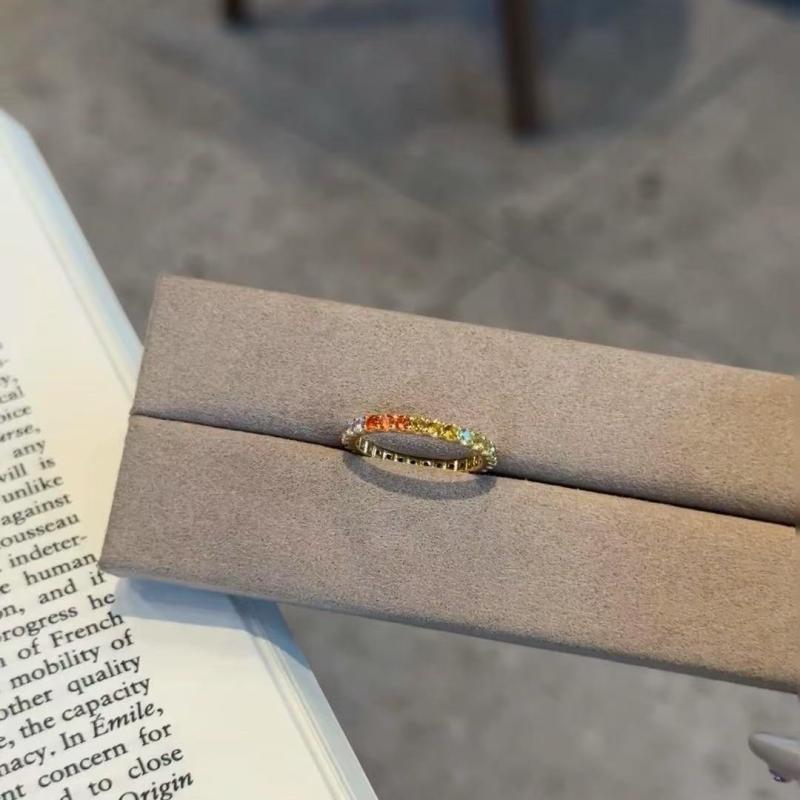 ・素材: シルバー・形状: 幾何型・加工: メッキ・色: ゴールド・サイズ: 6,7,8・流行要素: レインボー・スタイル: シンプル・素材純度: 925シルバー・対象: 女性用