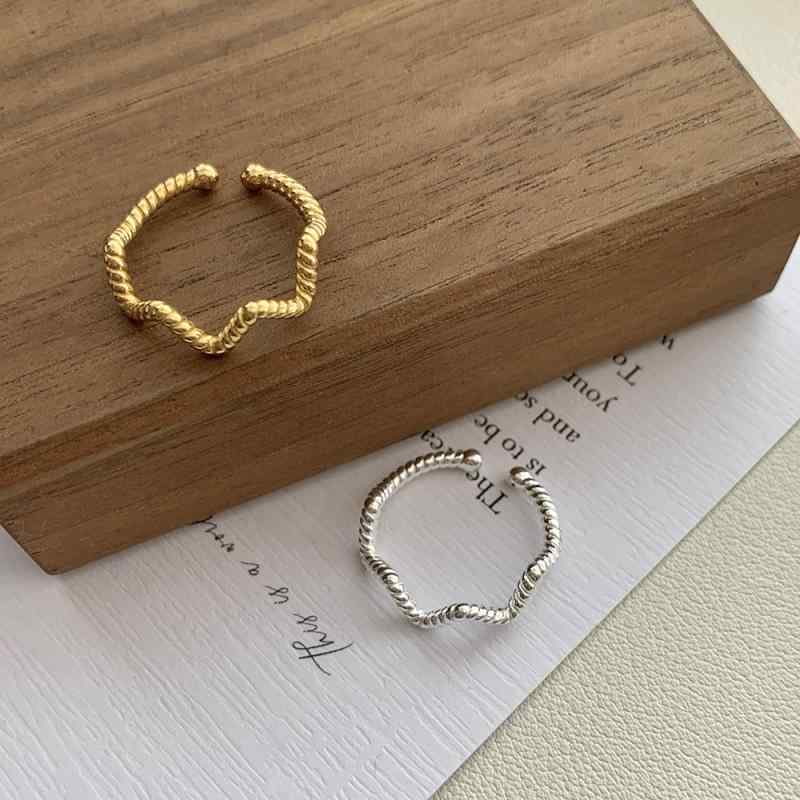 ・素材: シルバー・カラー: シルバー、18Kゴールド・形状: 幾何型・加工: 精工・流行要素: ツイスト・スタイル: 個性・重量: 1.35g・素材純度: 925シルバー・対象: 女性用