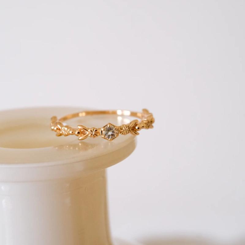 ・素材: シルバー・純度: 925・形状: 幾何型・加工: ダイヤモンドセッティング・色: ゴールド・サイズ: US6, US7, US8, US9, US10・重量: 1.8g・対象: 女性用・スタイル: オリジナルデザイン