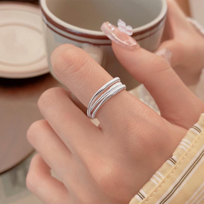 ・素材: シルバー・形状: 幾何型・加工: メッキ・色: シルバー・サイズ: 調整可能・流行要素: ライン・スタイル: シンプル・素材純度: 925シルバー・対象: 女性用・流行要素分類: 幾何