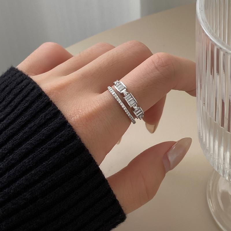 ・素材: 925シルバー・色: ホワイトゴールド,ゴールド,ローズゴールド・形状: 幾何型・加工: ダイヤモンドセット・適用: 女性用・スタイル: シンプル・サイズ: 調整可能・流行要素: 四角形