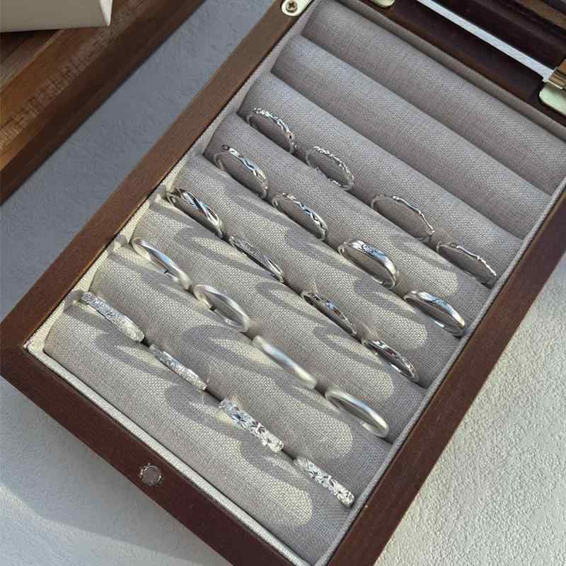 ・種類: ペアリング・素材: シルバー・形状: 幾何型・加工: 磨き・スタイル: カップル・サイズ: 開口可調節・流行要素: リング、ライン・スタイル: 軽奢・素材純度: 純銀・スタイル分類: ファッション通勤・製品カテゴリ: 手飾り・適用...