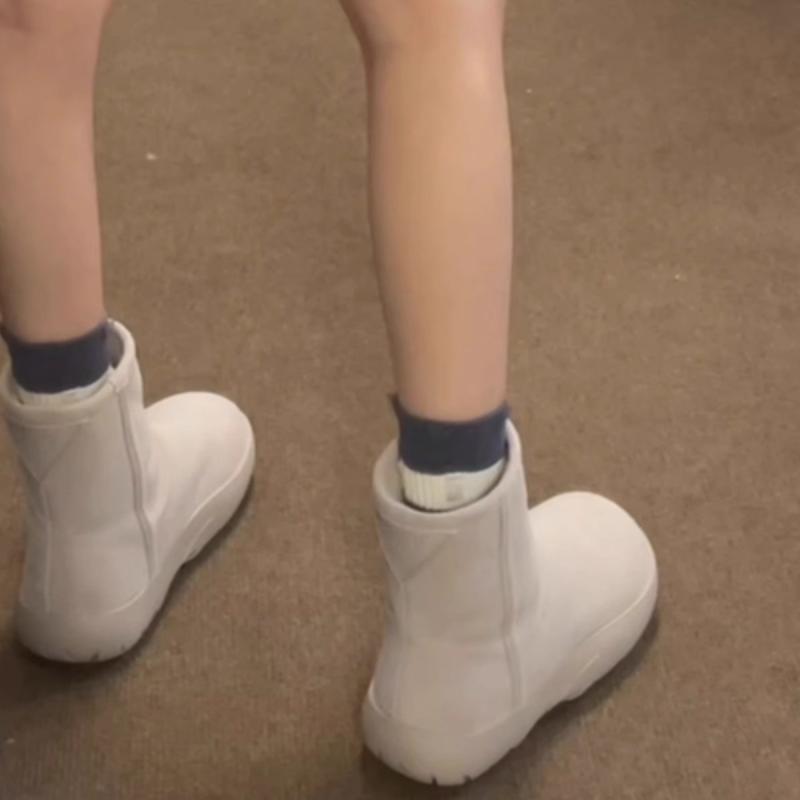 ・機能: 滑り止め,保温,耐摩耗・アッパー素材: ポリウレタン・ソール素材: ゴム・シューズハイト: ハイカット・トゥ形状: ラウンドトゥ・ヒール形状: 厚底・ライニング素材: ポリウレタン・ヒール高: ミッドヒール・スタイル: ブリティッ...