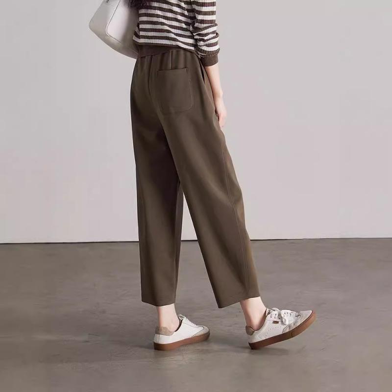 ・主素材: ポリエステル・副素材: スパンデックス・ポリエステル含有率: 30-50%・スパンデックス含有率: 30%以下・スタイル: ストレートパンツ・パンツ型: ストレート・丈: 9分丈・ウエスト: ハイウエスト・厚み: 中厚・デザイン...