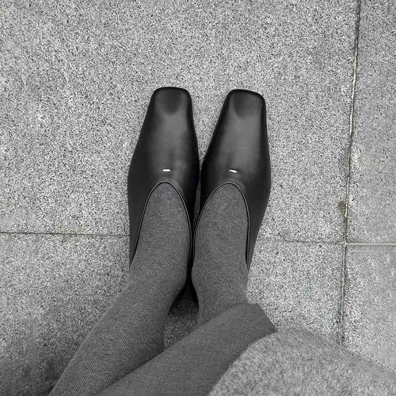 ・表面素材: 牛革・革質特徴: 牛二層革・ソール素材: ゴム・裏地素材: 羊革・インソール素材: 天然革・色: 黒・サイズ: 35,36,37,38,39,40・つま先形状: スクエアトゥ・スタイル: シンプル・対象性別: 女性・ヒール高:...