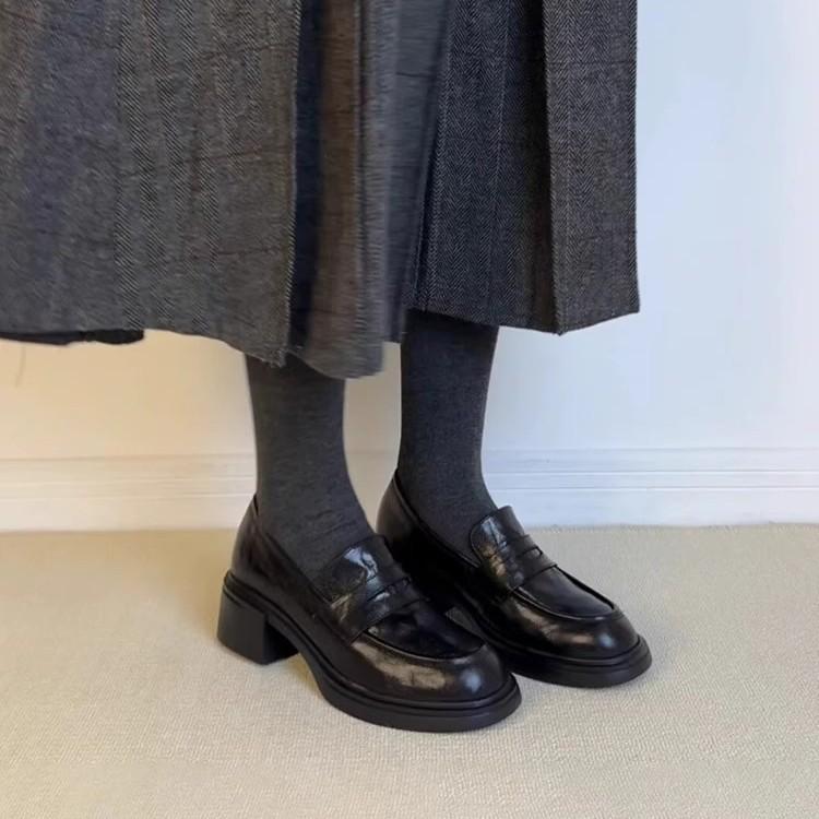 ・性別: 女性・スタイル: ビジネス・つま先形状: ラウンドトゥ・アッパー素材: 合成皮革・ヒール高: 3-6cm・パターン: 無地・適合季節: 冬、春、秋・カラー: 黒、茶・サイズ: 35,36,37,38,39,40・アウトソール素材:...