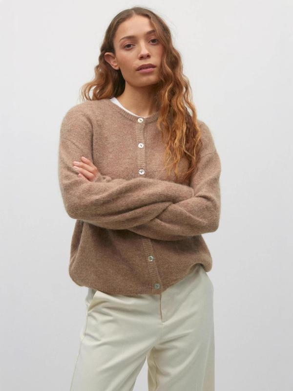 ・素材: ポリエステル・柄: 無地・厚み: 標準・タイプ: 開襟・シルエット: ルーズ・袖丈: 長袖・袖形状: 標準・首元: ラウンドネック・着丈: ミドル丈 (50cm〜65cm)・留め具: ボタン・カラー: ピンク,イエロー,ブラウン,...