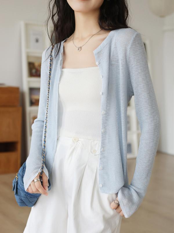 ・素材: ビスコース・主素材成分: ビスコース 80-90%・柄: 無地・厚み: 薄手・セット: 単品・タイプ: 開襟・シルエット: レギュラー・袖タイプ: 通常袖・首元: 丸首・袖丈: 長袖・装飾: ボタン・着丈: ミディアム丈 (50-...