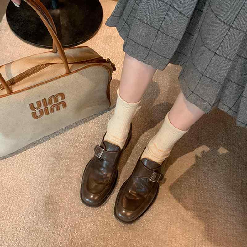 ・カラー: 黒,茶・サイズ: 34,35,36,37,38,39,40・つま先形状: ラウンドトゥ・スタイル: 英倫・アッパー素材: 牛革・革の特徴: 牛二層皮・ヒール高: 3-5cm・パターン: 無地・適合季節: 冬,春,秋・商品カテゴリ...