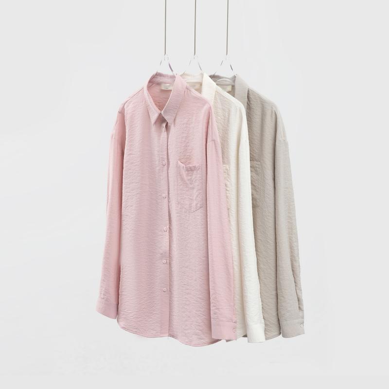 ・素材: シルク80-90%,アクリル30%以下・柄: 無地・デザイン: ベーシック・袖丈: 長袖・加工: ポケット・シルエット: ストレート・着丈: 普通(50cm<着丈≤65cm)・襟: ポロ・袖型: 標準・ディテール: ボタン・...