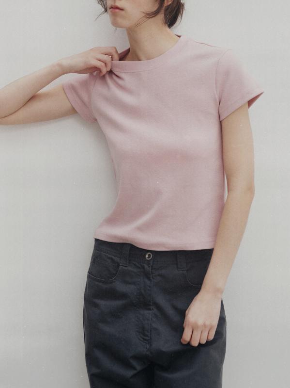・素材: コットン95%以上、スパンデックス・柄: 無地・スタイル: プルオーバー・袖丈: ショート・加工: キルティング・フィット: スリム・着丈: ショート（40cm超50cm以内）・襟型: クルーネック・袖型: スタンダード・色: ホ...