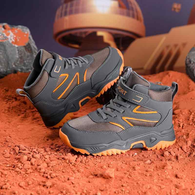 ・色: グレー, ブラック・サイズ: 26, 27, 28, 29, 30, 31, 32, 33, 34, 35, 36, 37・適用年齢: 4-6歳, 7-12歳, 13-16歳・アッパー素材: PU+メッシュ・機能: マッサージ, イ...