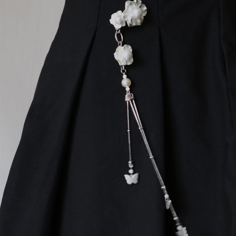 ・素材: アロイ・加工: メッキ・色: 山茶花・対象: 女性・種類: 胸針・スタイル: 新中式・流行要素: 倒角方粒・流行要素分類: 幾何