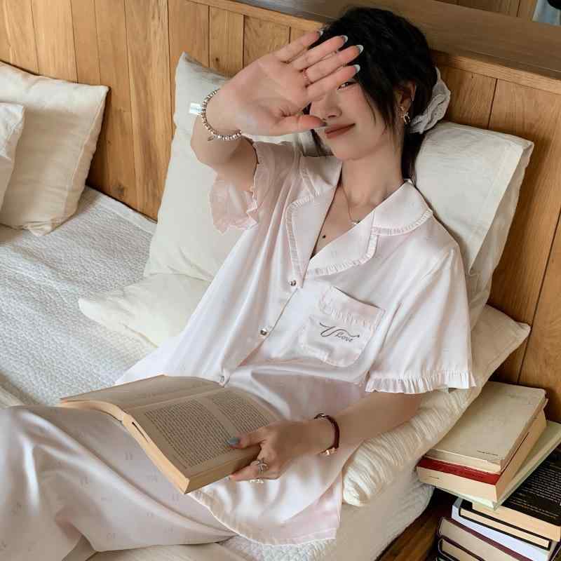 ・素材: アイスシルク・主素材: ポリエステル90-95%・厚さ: 薄手 (101-120g/平方メートル)・襟型: ラペル・袖丈: 半袖・パンツ丈: ロングパンツ・機能: カジュアル、通気性、睡眠用、在宅用、快適、外出可能・色: ライトイ...