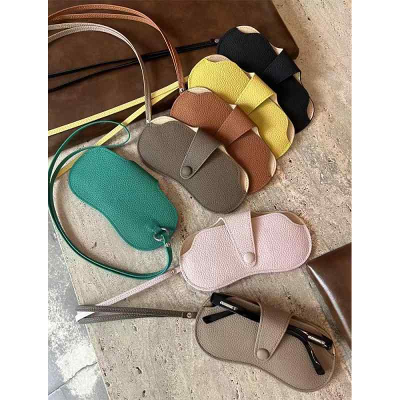 ・素材: 本革・カラー: ブラック,イエロー,グレー,グリーン,ダークカーキ,ピンク,ブラウン・開閉: スナップ・加工: ソフト・内部素材: スエード