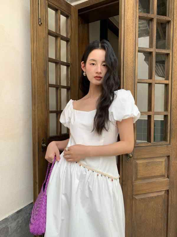 ・素材: コットン・パターン: 無地・加工: ステッチ・スタイル: プルオーバー・セット: 単品・丈: ロング丈・形状: Aライン・襟: スクエアネック・袖: パフスリーブ・袖丈: ショートスリーブ・ウエスト: ハイウエスト・エレメント: ...