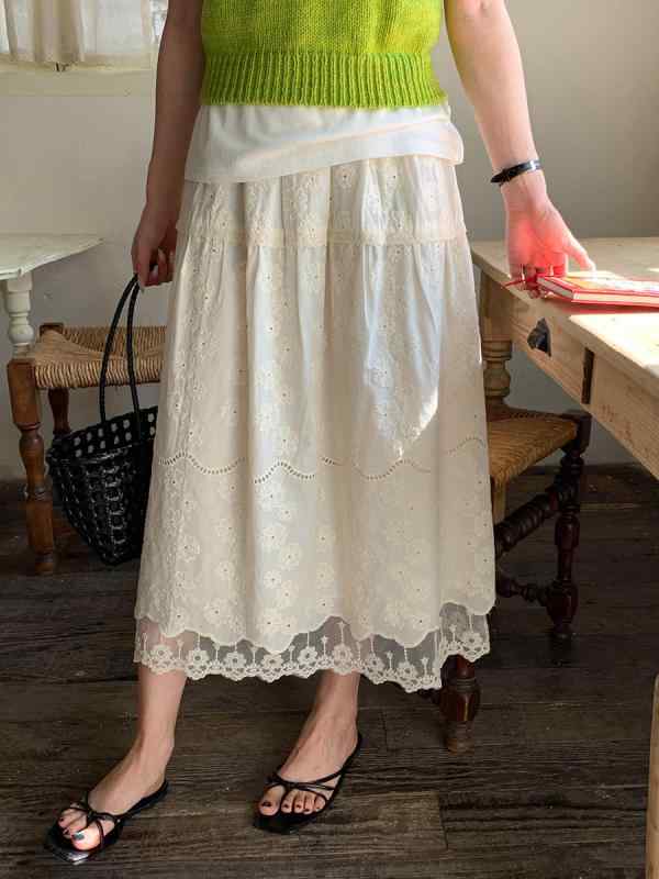 ・素材: コットン・主素材含有率: 95%以上・柄: 花柄・加工: 透け・スカート形状: Aライン・丈: ロング・色: ベージュ・サイズ: S,M,L・スタイル: 通勤・ストレッチ: なし