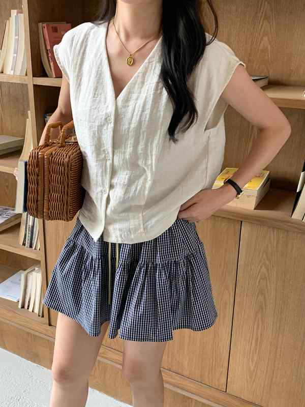 ・素材: レーヨン・柄: 無地・袖丈: 半袖・加工: 接ぎ合わせ・シルエット: 標準・着丈: 55-65cm・襟型: Vネック・袖型: 標準袖・色: ネイビー,ブルー,ベージュ・サイズ: M,L・スタイル: 通勤・前立て: シングルブレスト...