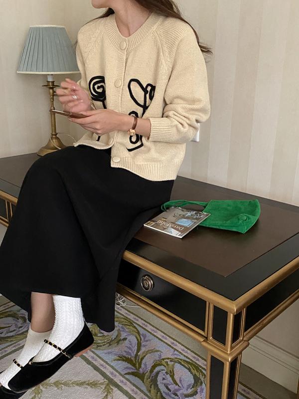 ・パターン: 刺繍・厚み: 中厚・セット: 単品・タイプ: 開衫・シルエット: ストレート・袖デザイン: 通常袖・ネック: 丸首・袖丈: 長袖・要素: 撞色・着丈: 普通款・加工: 拼接・カラー: ベージュ,イエロー・前立て: シングル多ボ...