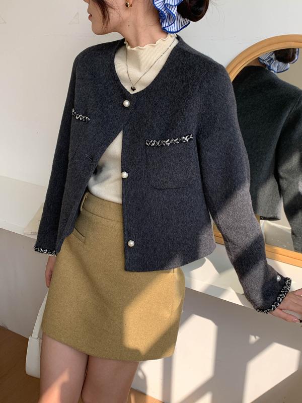 ・柄: 無地・厚み: 厚手・シルエット: 標準・着丈: 短め（40cm超50cm以下）・襟型: 丸襟・袖丈: 長袖・加工: パッチワーク・カラー: ダークグレー,ピンク,アンカラレッド,オートミール・サイズ: S,M・スタイル: 通勤・前立...