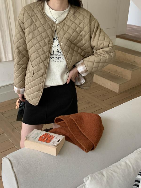 ・主素材: ポリエステル95%以上・詰め物: コットン・衣丈: ミドル丈(50cm<衣長≤65cm)・袖丈: 長袖・版型: 標準・襟型: ラウンドネック・前立て: シングルブレスト多ボタン・色: ベージュ,カーキ・サイズ: M,L・厚...