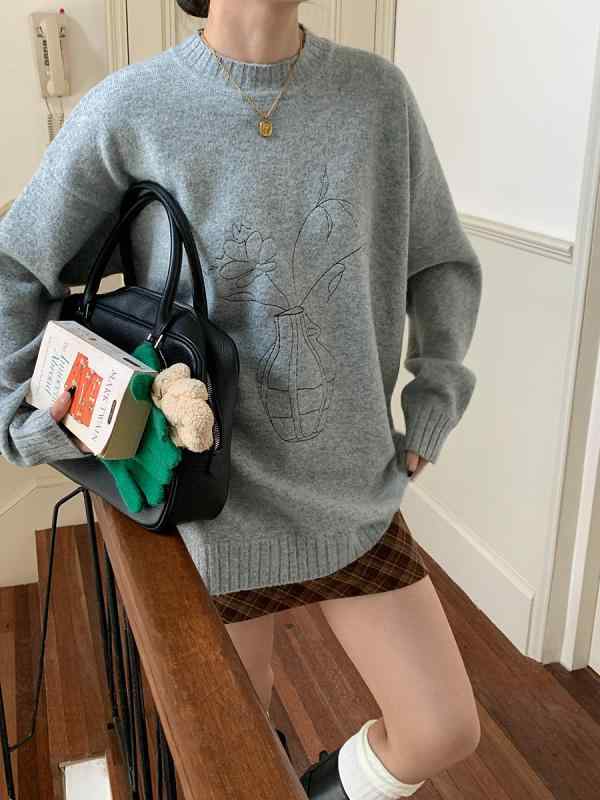・柄: 植物花柄・厚み: 厚手・スタイル: プルオーバー・組み合わせ: 単品・体型: 普通・着丈: 中長丈(65cm超80cm以下)・襟元: 丸首・袖丈: 長袖・袖型: 普通袖・加工: パッチワーク/スプライス・色: グレー・サイズ: M・...