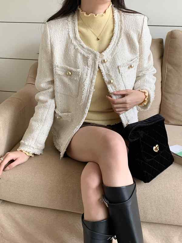 ・柄: 無地・シルエット: ルーズ・セット: 単品・厚み: 厚手・着丈: 普通(50cm超65cm以下)・袖丈: 長袖・袖型: ストレート・襟型: クルーネック・加工: スプライシング・カラー: ベージュ・サイズ: M,L・前立て: シング...