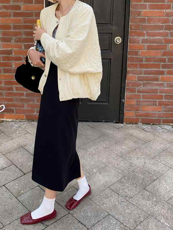 ・柄: 無地・シルエット: ストレート・厚み: 中厚・着丈: ミディアム(50cm超65cm以下)・袖丈: 長袖・袖型: 普通袖・ネック: ラウンド・ディテール: ポケット・加工: スプライス・カラー: アンズ,ブラック・サイズ: S,M,...