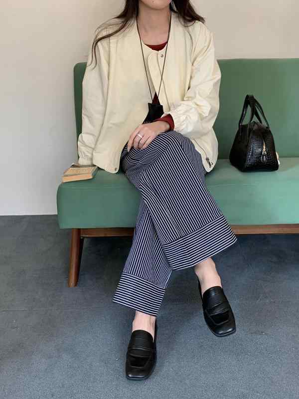 ・カラー: ベージュ,ブラック・素材: コットン 50-70%,ナイロン 30-50%・パターン: 無地・フィット: ルーズ・厚み: 中厚・丈: ミドル (50-65cm)・袖丈: 長袖・袖型: スタンダード・襟: ノーカラー・ディテール:...