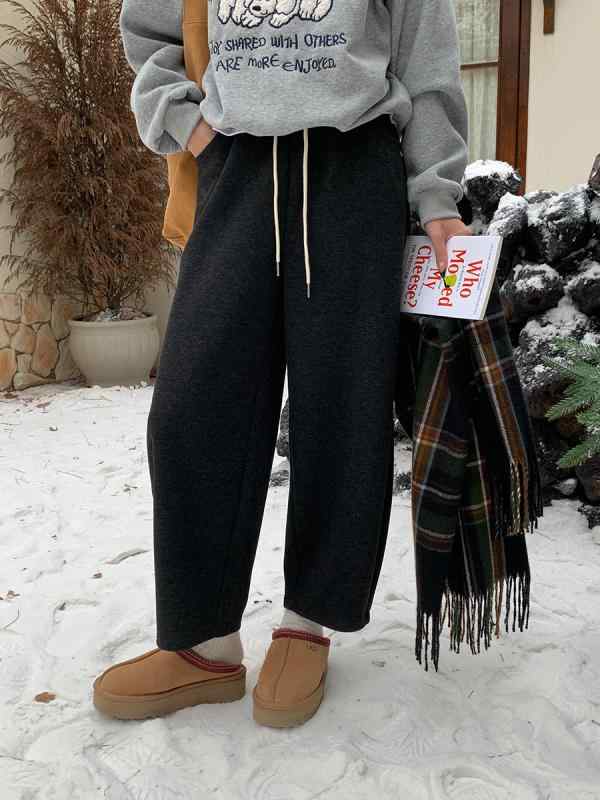 ・主素材: ポリエステル・副素材: ビスコース(30%以下)・パンツ形状: ワイドレッグ・パンツ丈: ロング・ウエスト位置: ハイウエスト・厚さ: 中厚・デザイン要素: 無地・カラー: ダークグレー,ブラウン,ベージュ・サイズ: S,M,L...