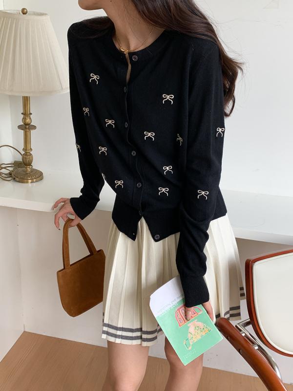 ・パターン: 蝶結・厚み: 中厚・組み合わせ: 単品・スタイル: 開衫・版型: ゆったり・袖型: 標準袖・襟型: 丸襟・袖丈: 長袖・着丈: 普通(50cm超65cm以下)・加工: 刺繍・色: 黒,黄,灰,紫,杏・サイズ: フリーサイズ・前...