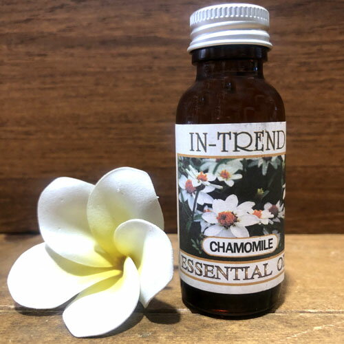 【カモミール】 ●エッセンシャルオイル　100％ ●内容量　30ml ●ビンサイズ　高さ　8cm ●Made in Thailand （タイ製） 【商品説明：効用】 鎮静作用が高く、気分を穏やかにします。　 緊張を緩和し不眠ぎみの方にもおす...
