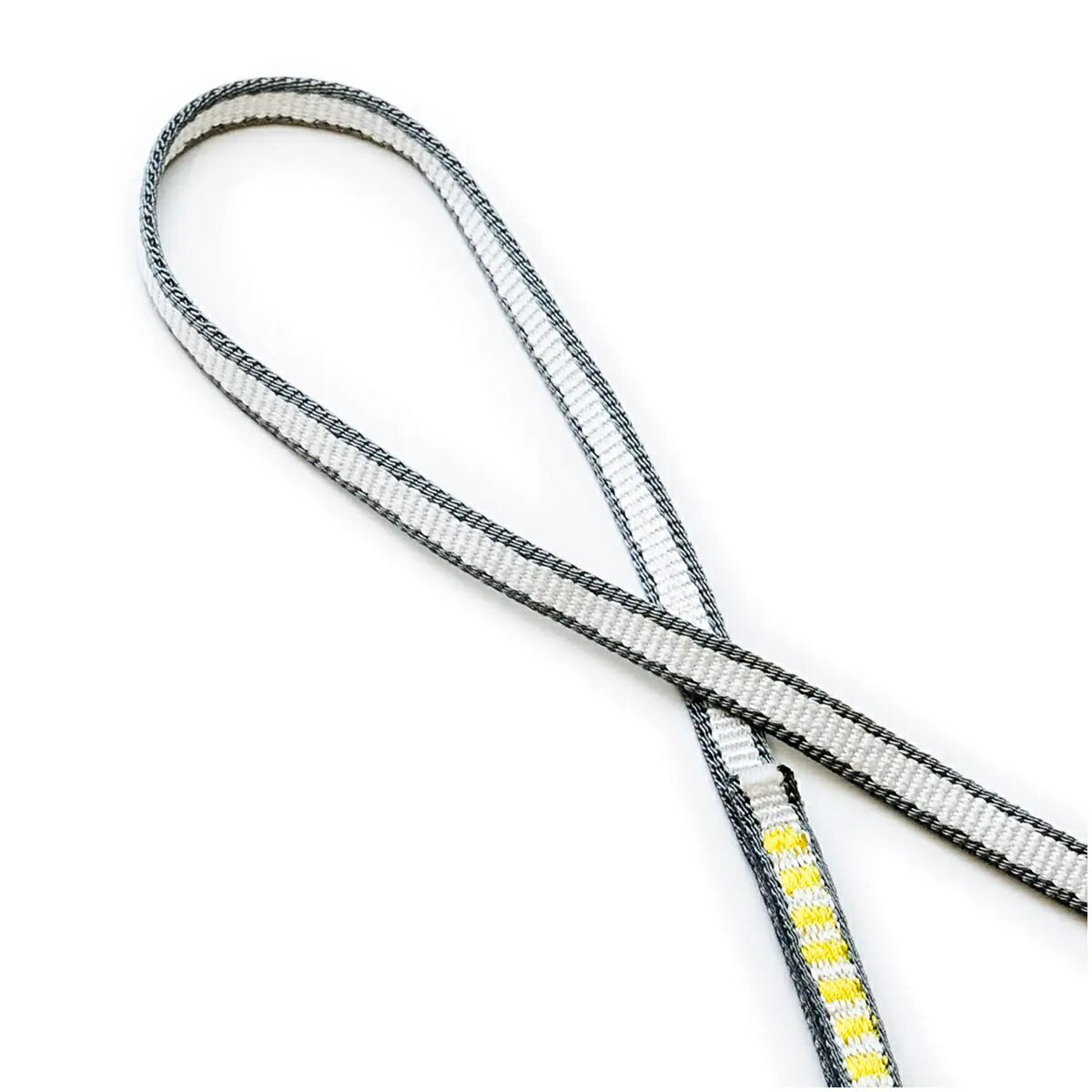 軽量でありながら、適度な耐摩耗性も備えたダイニーマ®製スリング。 長さを区別するために、サイズによりカラーが異なります。 強度22kN