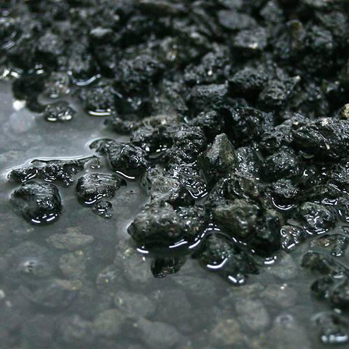 メーカー：(株)リーフ Leaf Corp品番：No．62定番の人気商品！No．62　硬質溶岩石ろ材　3リットル対象淡水 特長●熱帯魚、水草、金魚、メダカ用として一般に広く使われているろ材です。 ●高い水質浄化能力を持つ多孔質の溶岩石の底床...